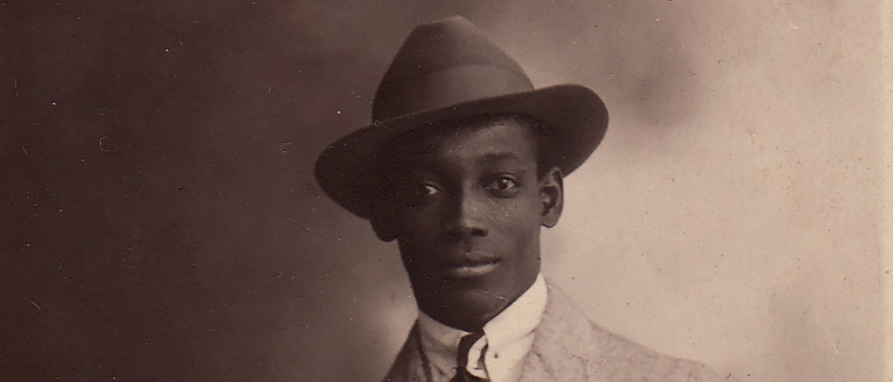 Guno Jones houdt oratie als eerste hoogleraar Anton de Kom-leerstoel aan de VU - Vrije ...